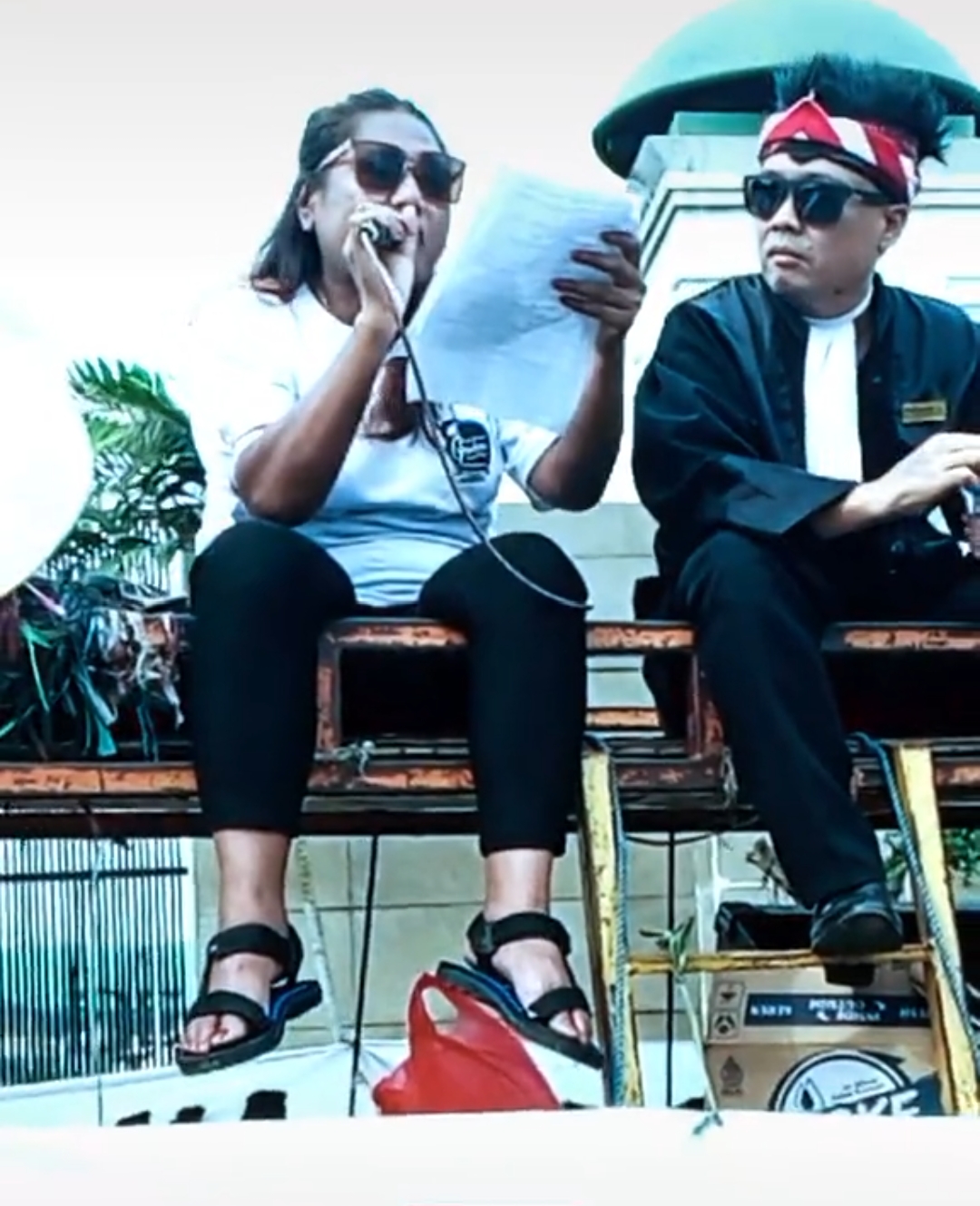 Aksi Damai di Depan Kantor DPR RI, Tuntut Pembebasan 7 Terpidana Kasus Vina Cirebon - Media ...