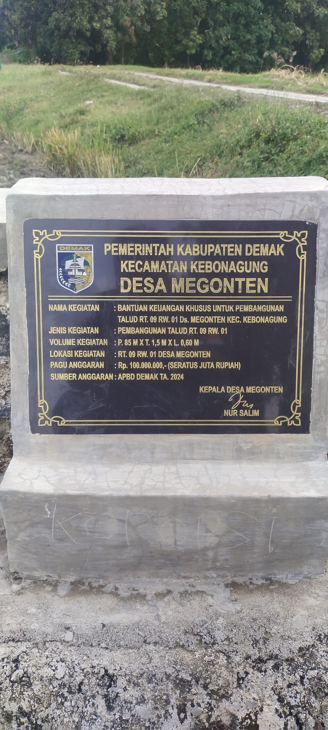 Diduga Tak Sesuai Spesifikasi, Pembangunan Talud di Desa Megonten Dikeluhkan Warga - Media ...